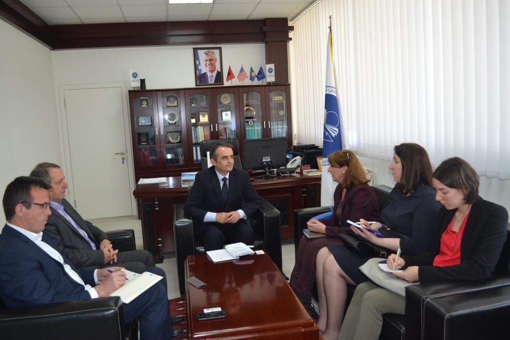 Ambasada e Francës ofron mbështetje për Universitetin “Isa Boletini ... Ambasada e Francës ofron mbështetje për Universitetin “Isa Boletini ...