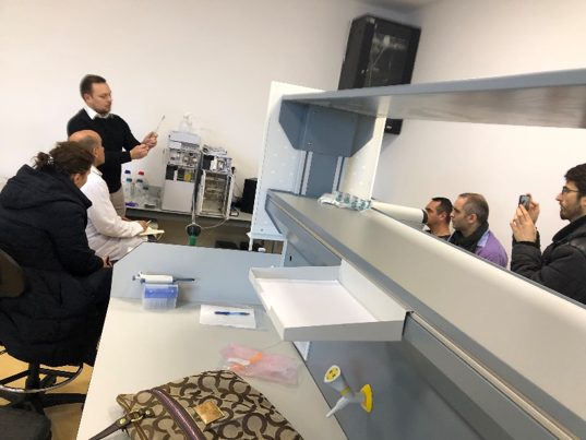 Trajnim për përdorimin e kromatografit - Universiteti Trajnim për përdorimin e kromatografit - Universiteti